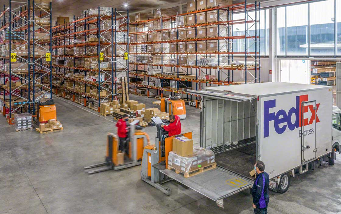 Flujo logístico: mejora de la cadena de suministro - Mecalux.com.mx