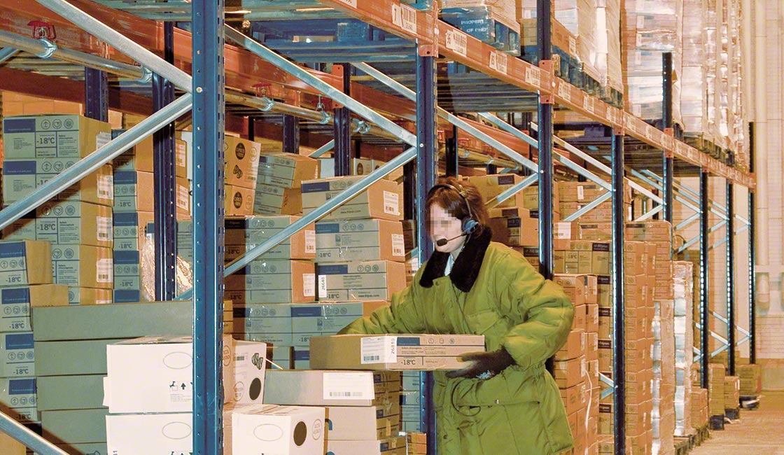 Voice picking, la tecnología que vuelve al almacén - Mecalux.com.mx