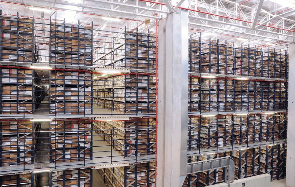 Almacén con racks selectivos para Iron Mountain en Chile - Mecalux.com.mx