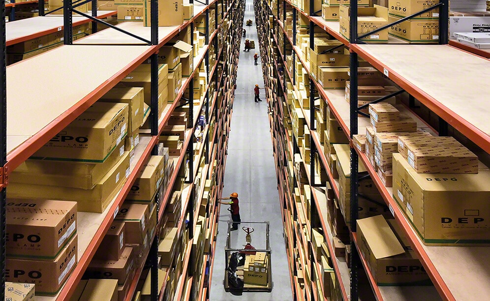 Solución de racks para autopartes de colisión - Mecalux.com.mx