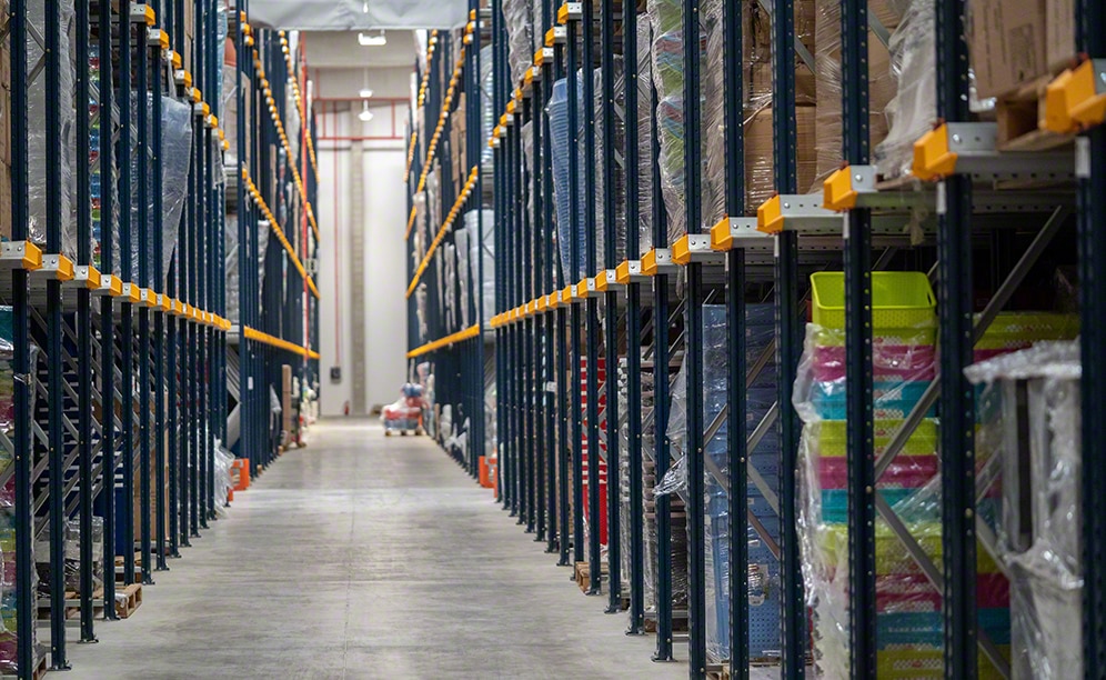 Almacén Plásticos Vidal para tiendas multiprecio - Mecalux.com.mx