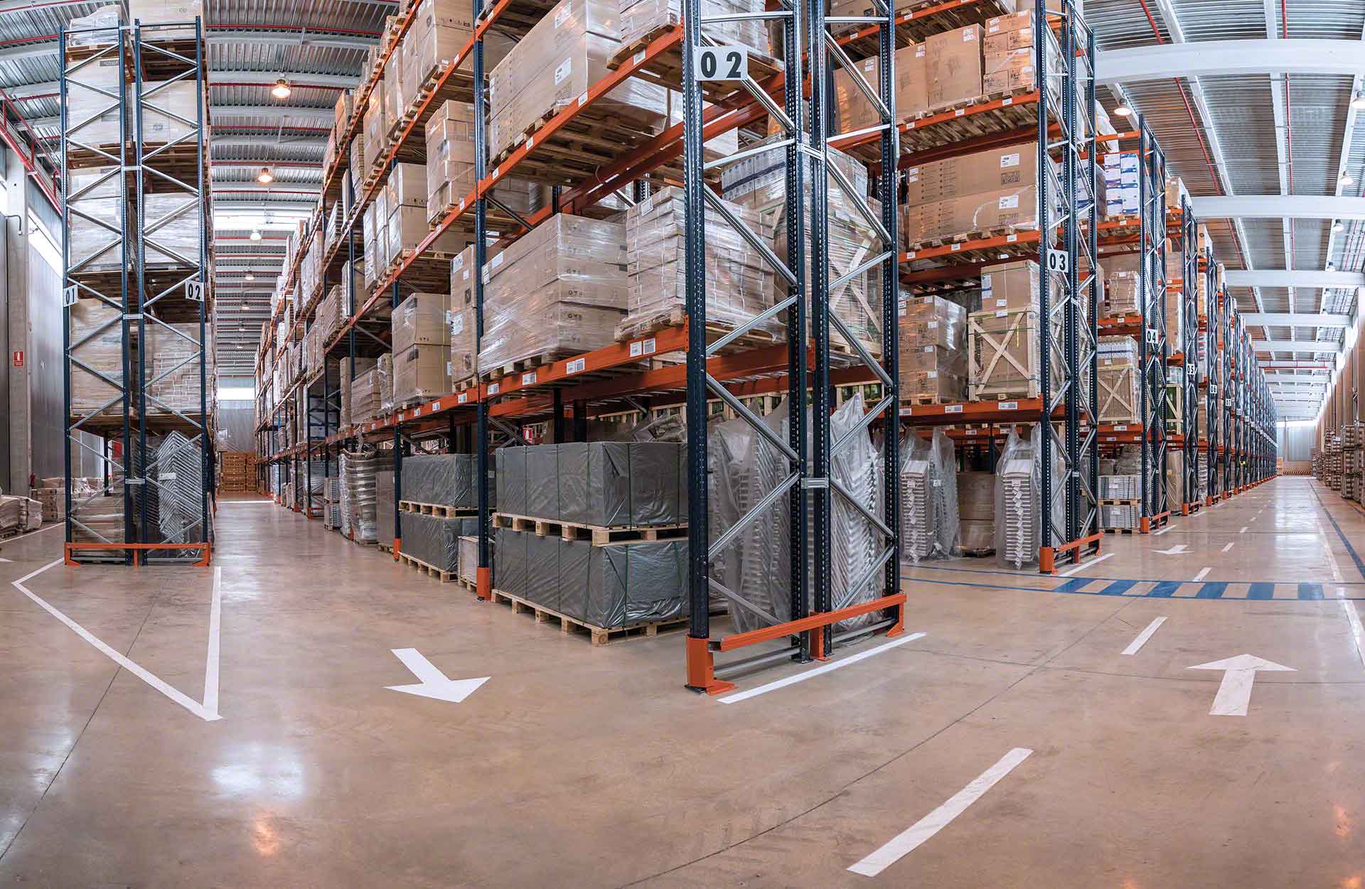 Tipos de protecciones para racks industriales - Mecalux.com.mx