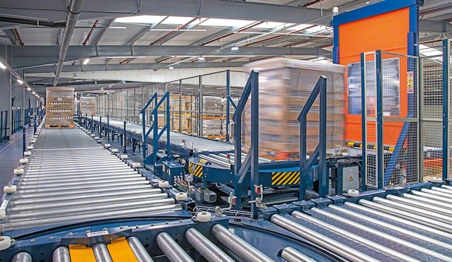 Transporte interno: sistemas y ejemplos - Mecalux.com.mx